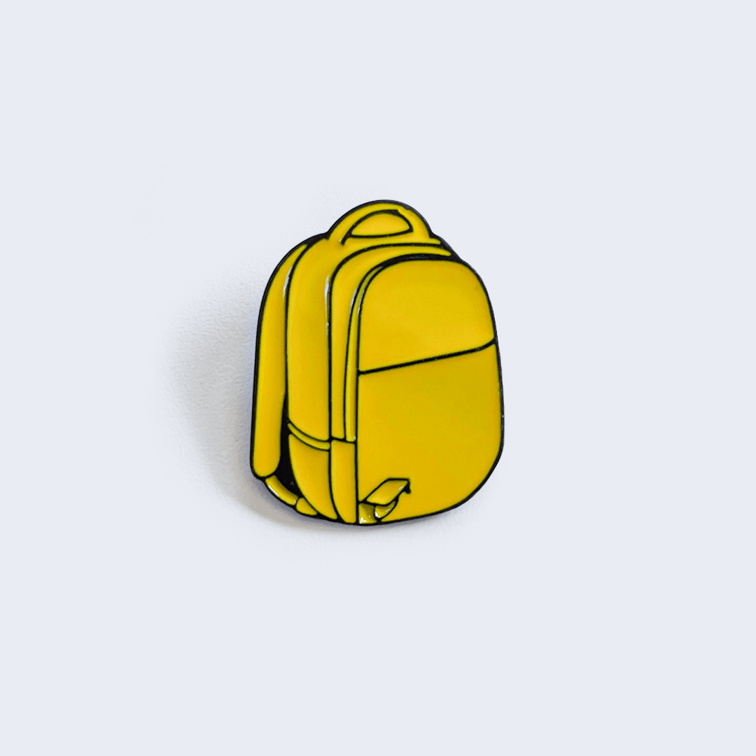 Pin Mochila Amarela - Loja da Forma