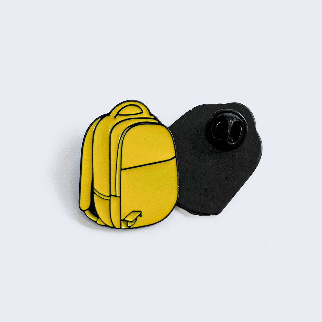 Pin Mochila Amarela - Loja da Forma